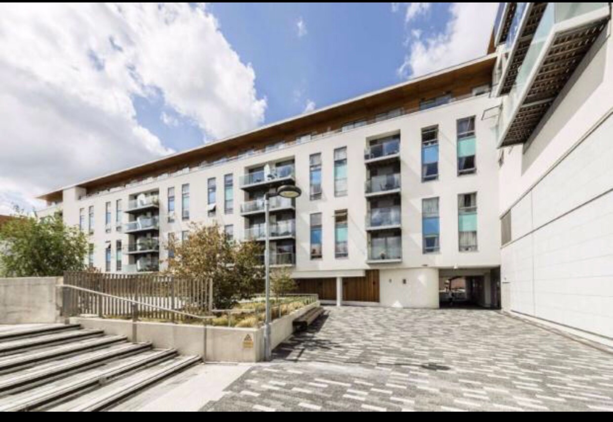 London - 1 Bed Flat, Derry Court, SW16 - To Rent Now for £2,000.00 p/m