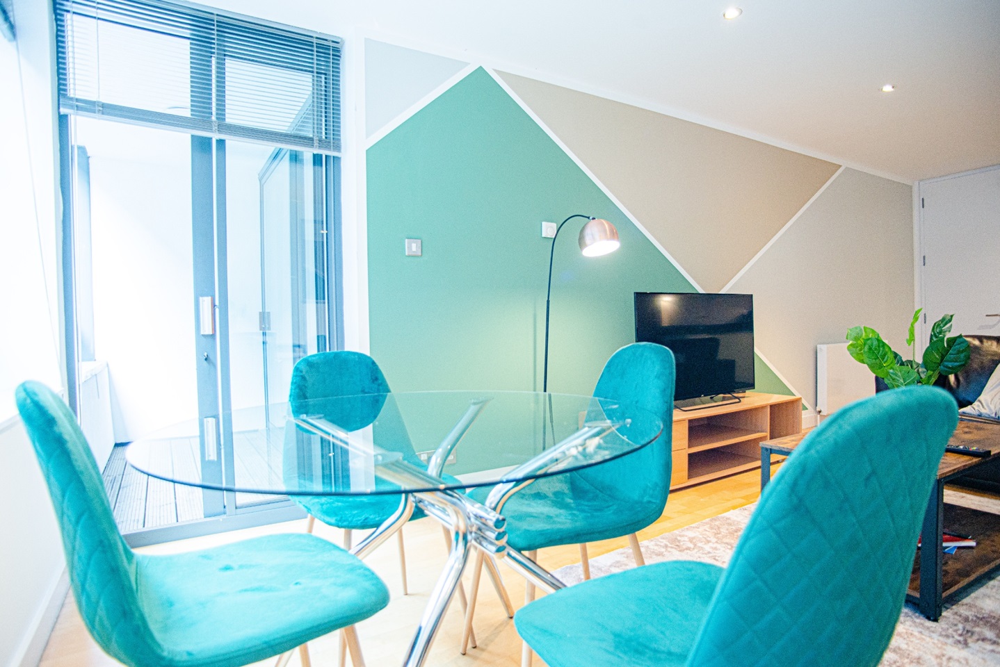 London 1 Bed Flat Saffron Hill EC1N To Rent Now For 5 500 00 P m