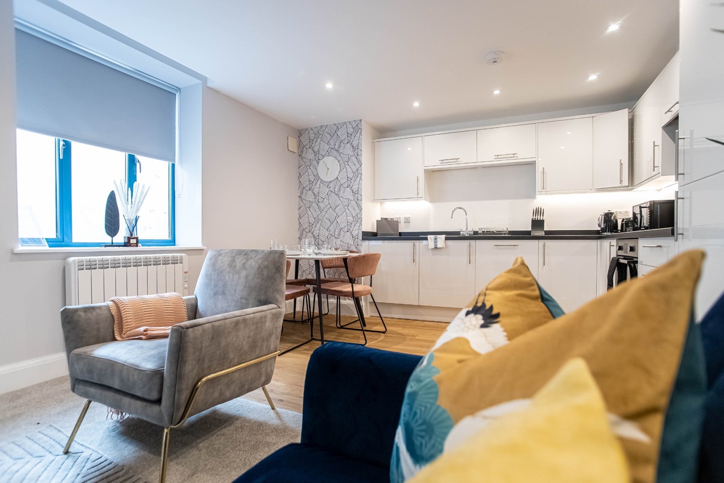Torquay 2 Bed Flat Bed Fully Furnished All Bills Inc TQ1 To 