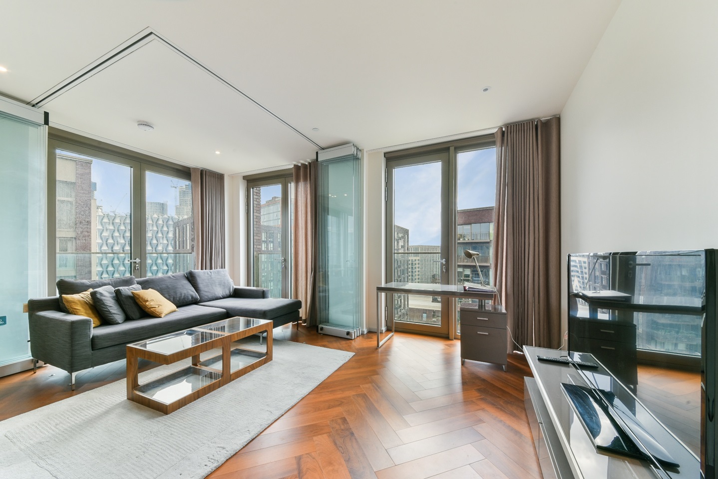 London - 1 Bed Flat, New Union Square, SW11 - To Rent Now for £3,466.67 p/m