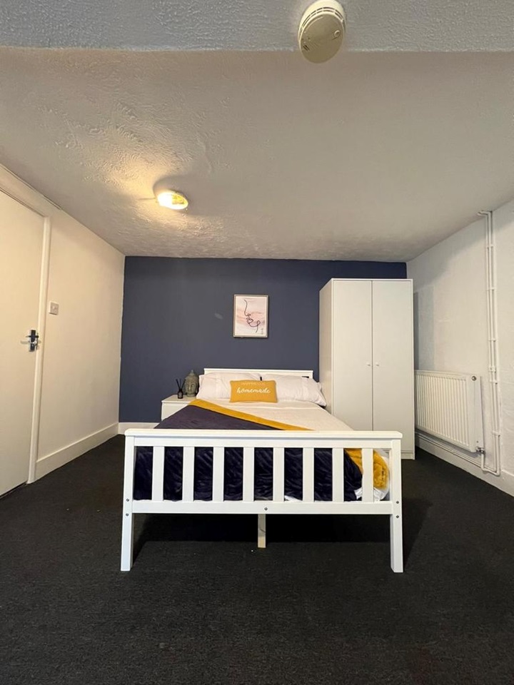 Brompton Gillingham Room In A Shared House High Street ME7 To 