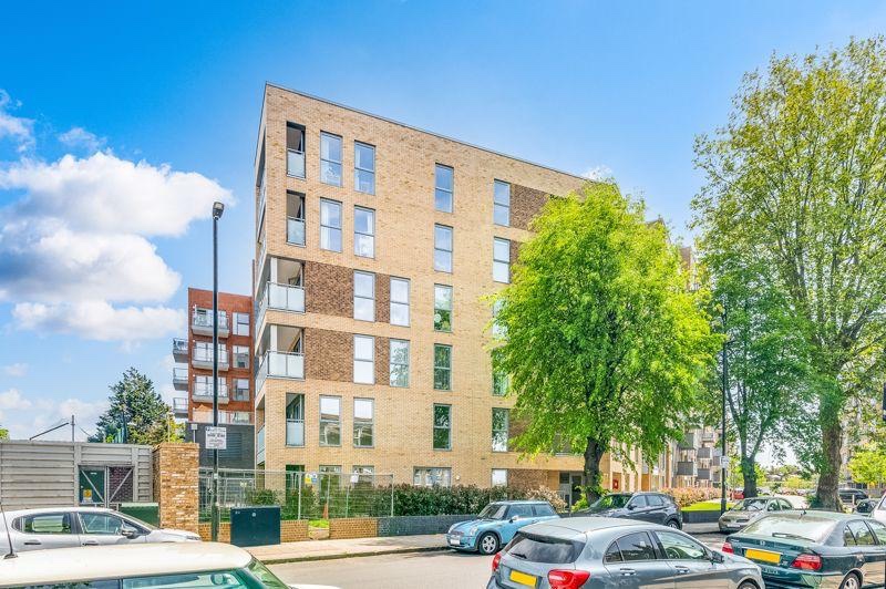 London - 1 Bed Flat, Hartland House, SW9 - To Rent Now for £1,800.00 p/m