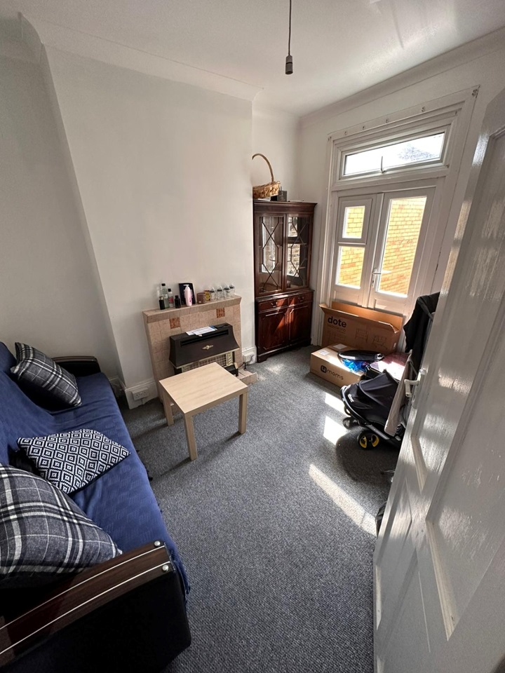 London - Room in a Shared House, Beaconsfield Road, E10 - To Rent Now ...