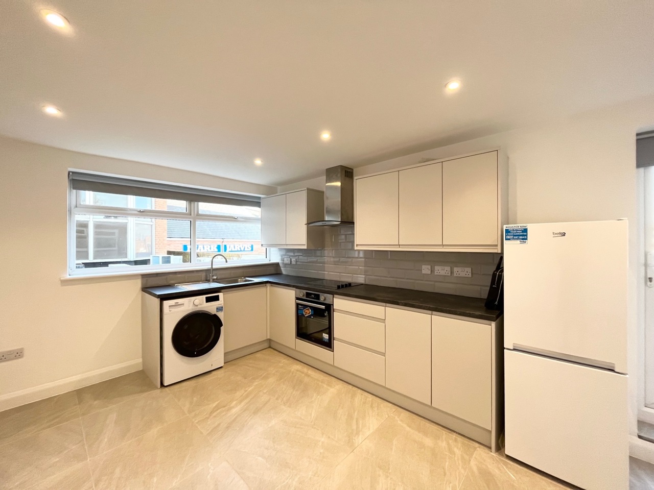 Oadby, Leicester - 2 Bed Flat, The Parade, LE2 - To Rent Now for £800. ...