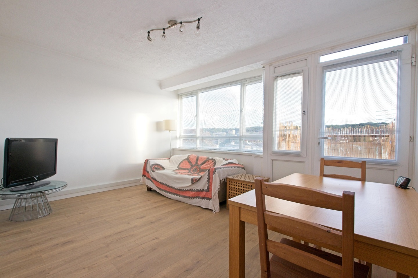 London - 1 Bed Flat, Abbey Wood, SE2 - To Rent Now for £1,400.00 p/m