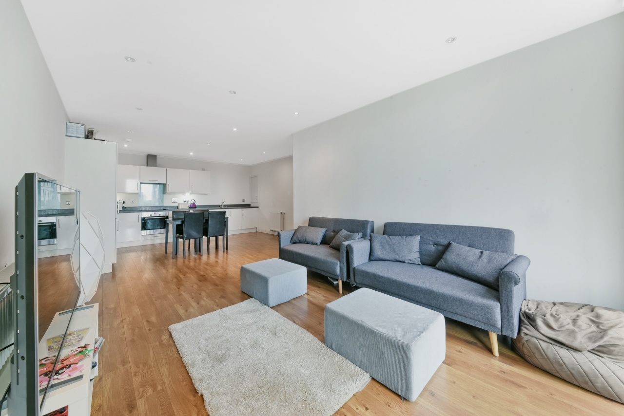 London - 3 Bed Flat, Opal Court, E15 - To Rent Now for £3,055.00 p/m