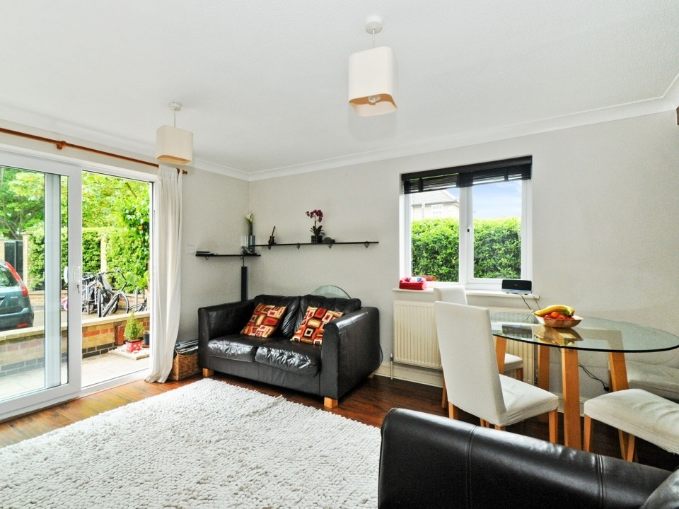 London - 2 Bed Flat, Manchester Road, E14 - To Rent Now for £2,100.00 p/m