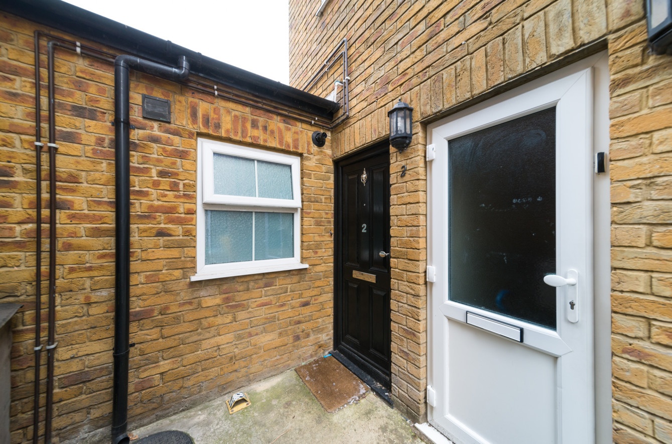london-1-bed-flat-london-road-sw17-to-rent-now-for-1-350-00-p-m