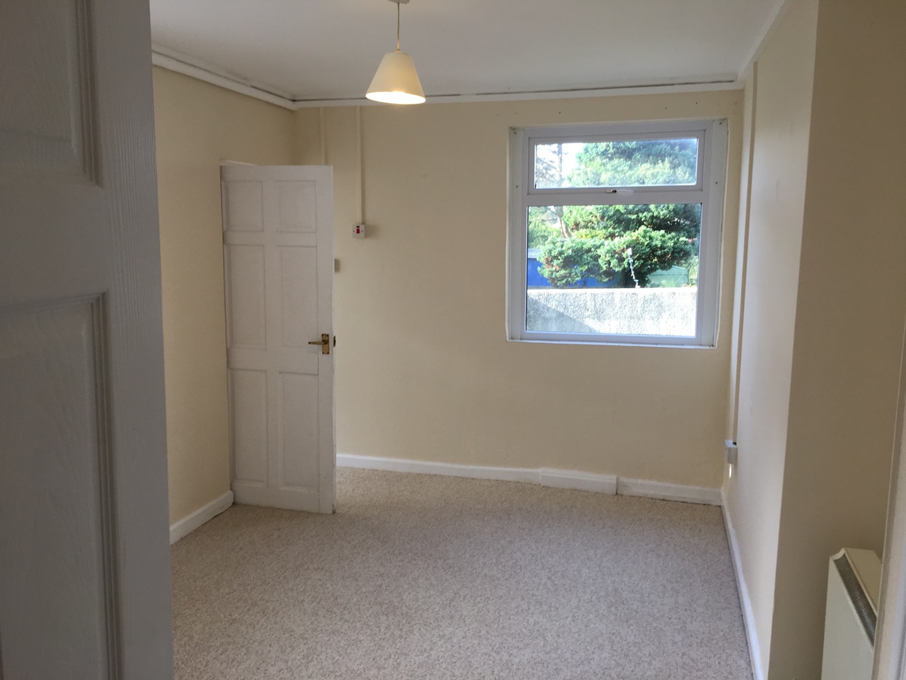 Pool - 1 Bed Flat, Fore Street, TR15 - To Rent Now for £545.00 p/m